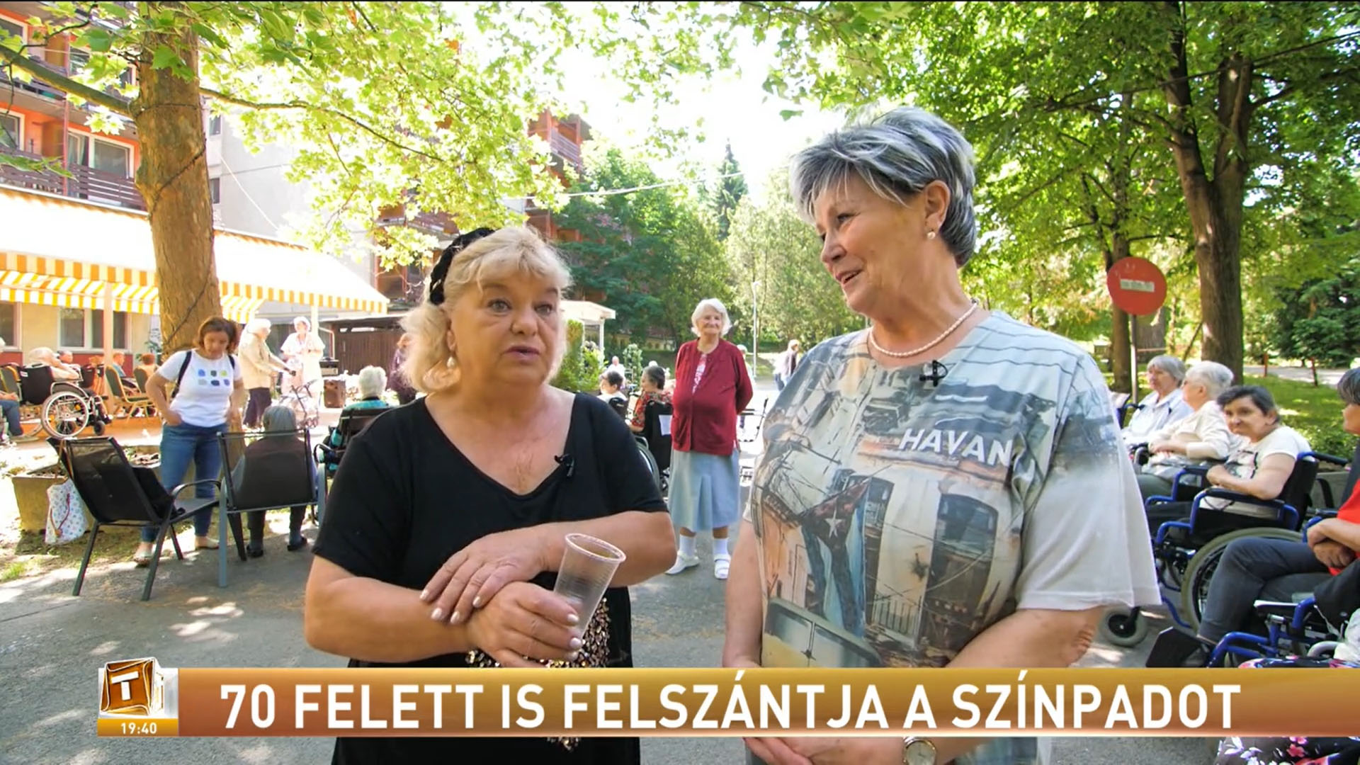 Oszvald Marika 70 felett is felszántja a színpadot - Leviola az ...